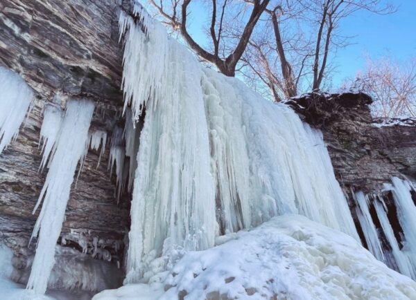10 Winter Waterfalls & Ice Formations Near Milwaukee (2025) - Milwaukee ...