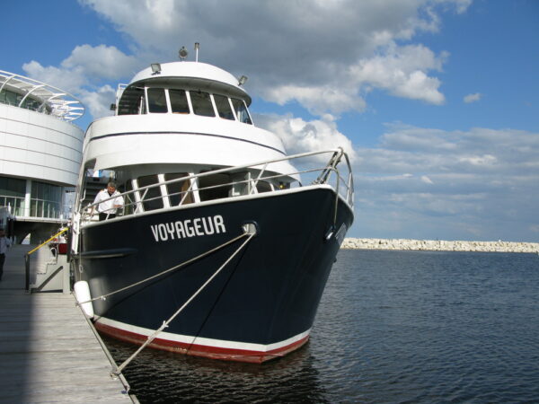 10 Fun Milwaukee Boat Tours and Rentals (2023) - Milwaukee With Kids