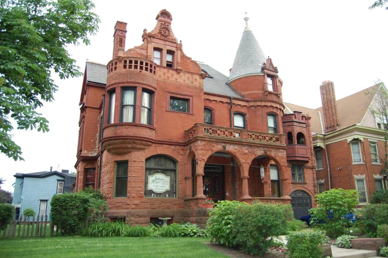 25 Uniquely Cool Places to Stay in Milwaukee: From Luxe Hotels to ...