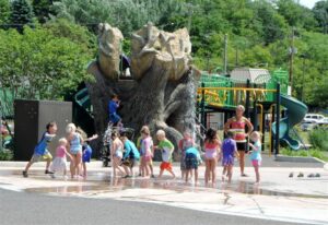 25 Best Splash Pads & Wading Pools Around Milwaukee (2025) - Milwaukee ...