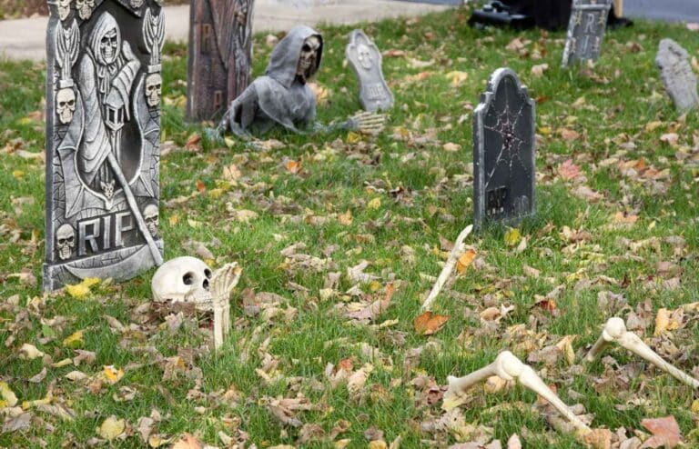 50 Backyard Haunted House Ideas Your Kids Will Love (2025) - Milwaukee ...